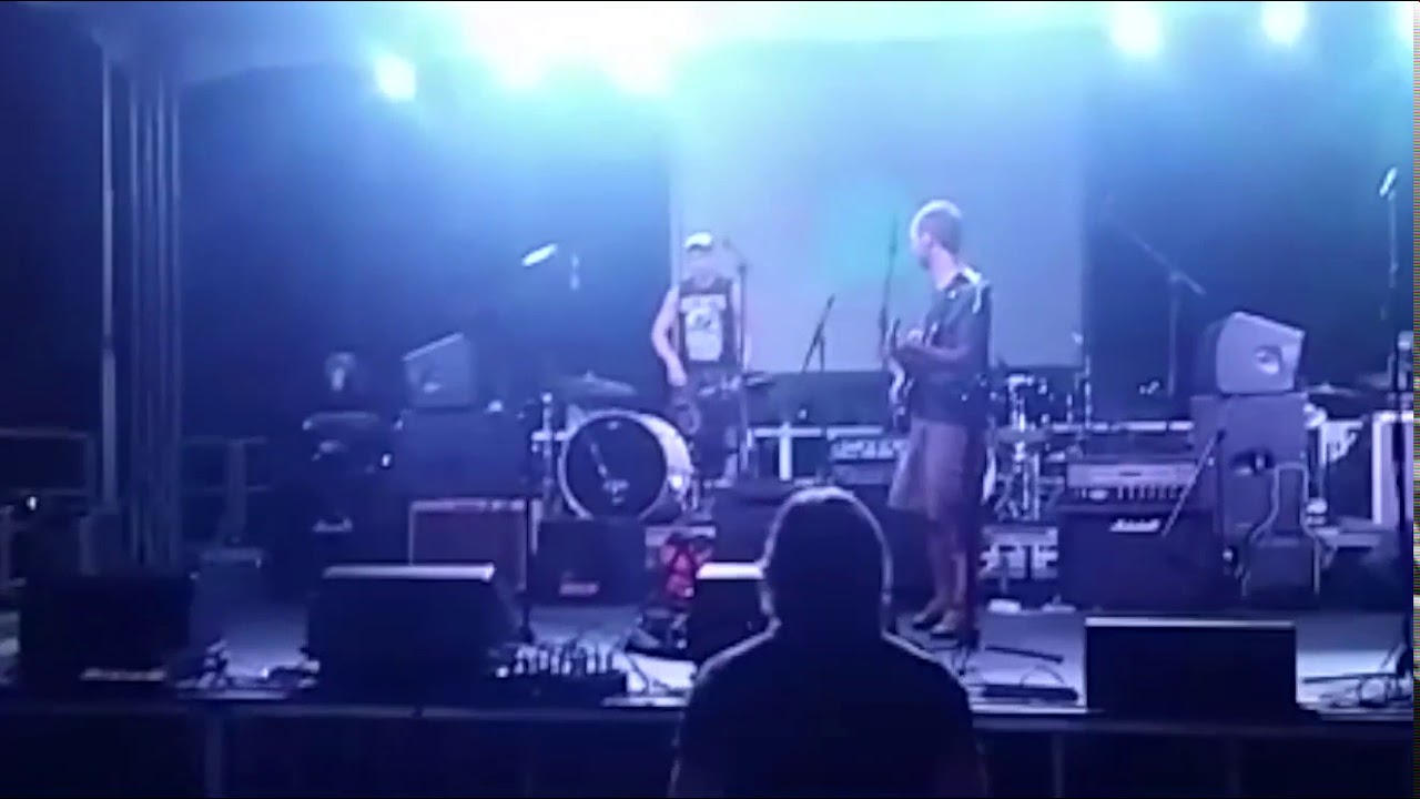 Taking some shit onstage as a social experiment - YouTube