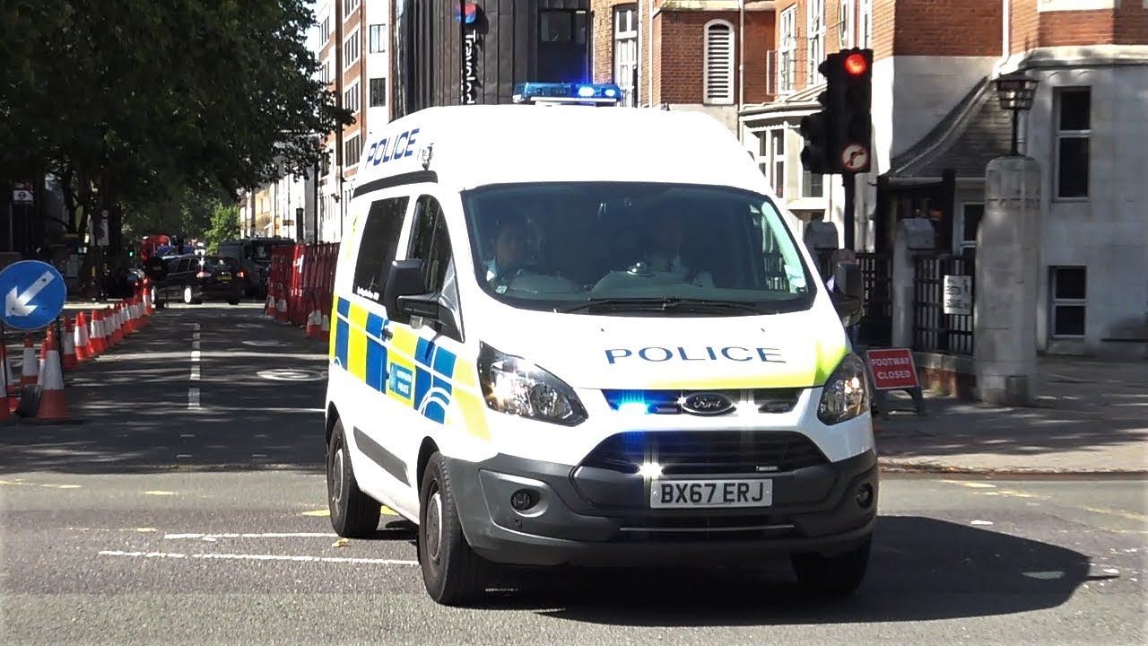 Metropolitan Police - Cell Van and Incident Response Vehicle Responding ...