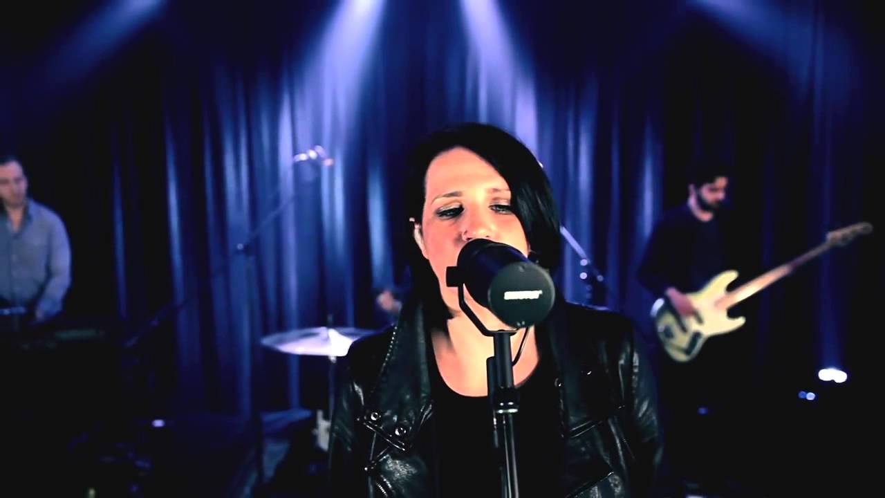 Amanda Cook - You Make Me Brave (Acoustic) - YouTube