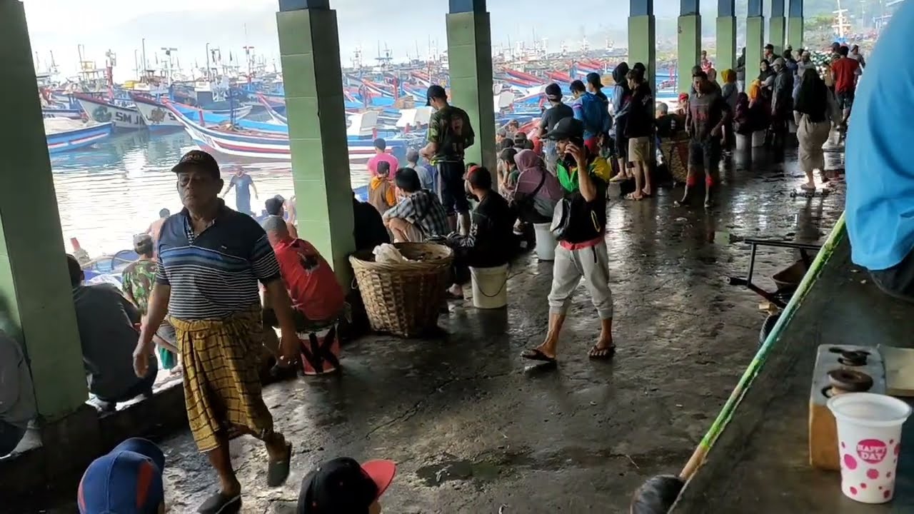 rabu 28-09-2022 suasana tempat pelelangan ikan prigi jam 6 pagi - YouTube