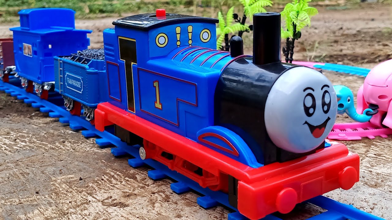 Train Crash and Derailment Drama! Discover and Assemble Thomas the ...