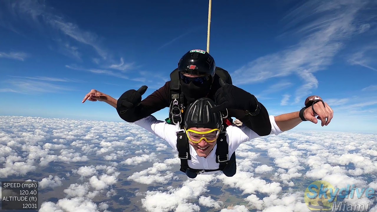 Tobias' rad skydive at Skydive Miami (01-03-2020) - YouTube