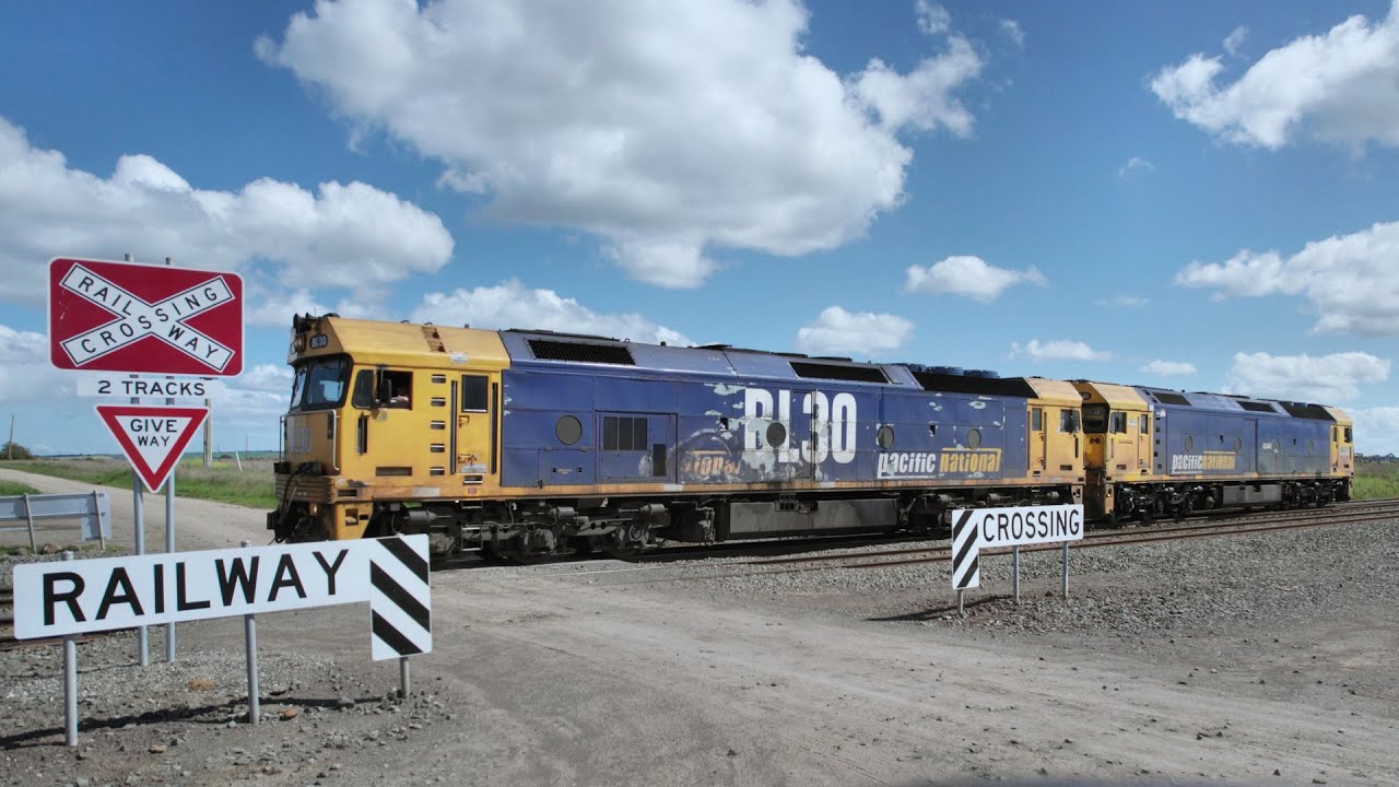 BL30 & G540 Diesel Locomotives Running Light (8/10/2022) - PoathTV ...