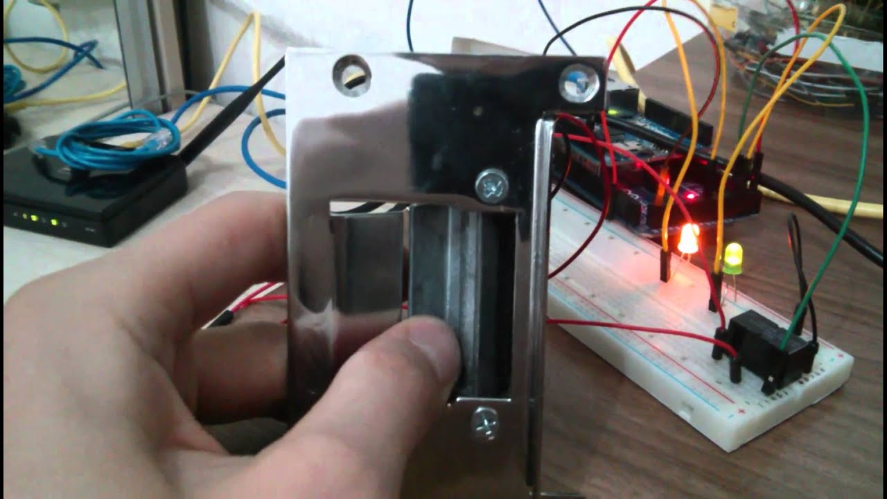 Protótipo fechadura controlada por Arduino via Internet. - YouTube
