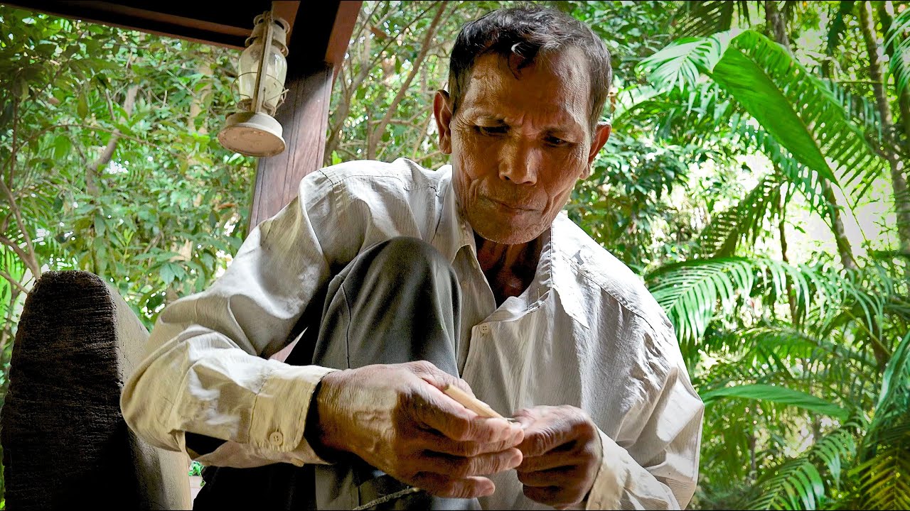 Fabrication d'une guimbarde khmère en bambou (angkuoch អង្កួច) - YouTube