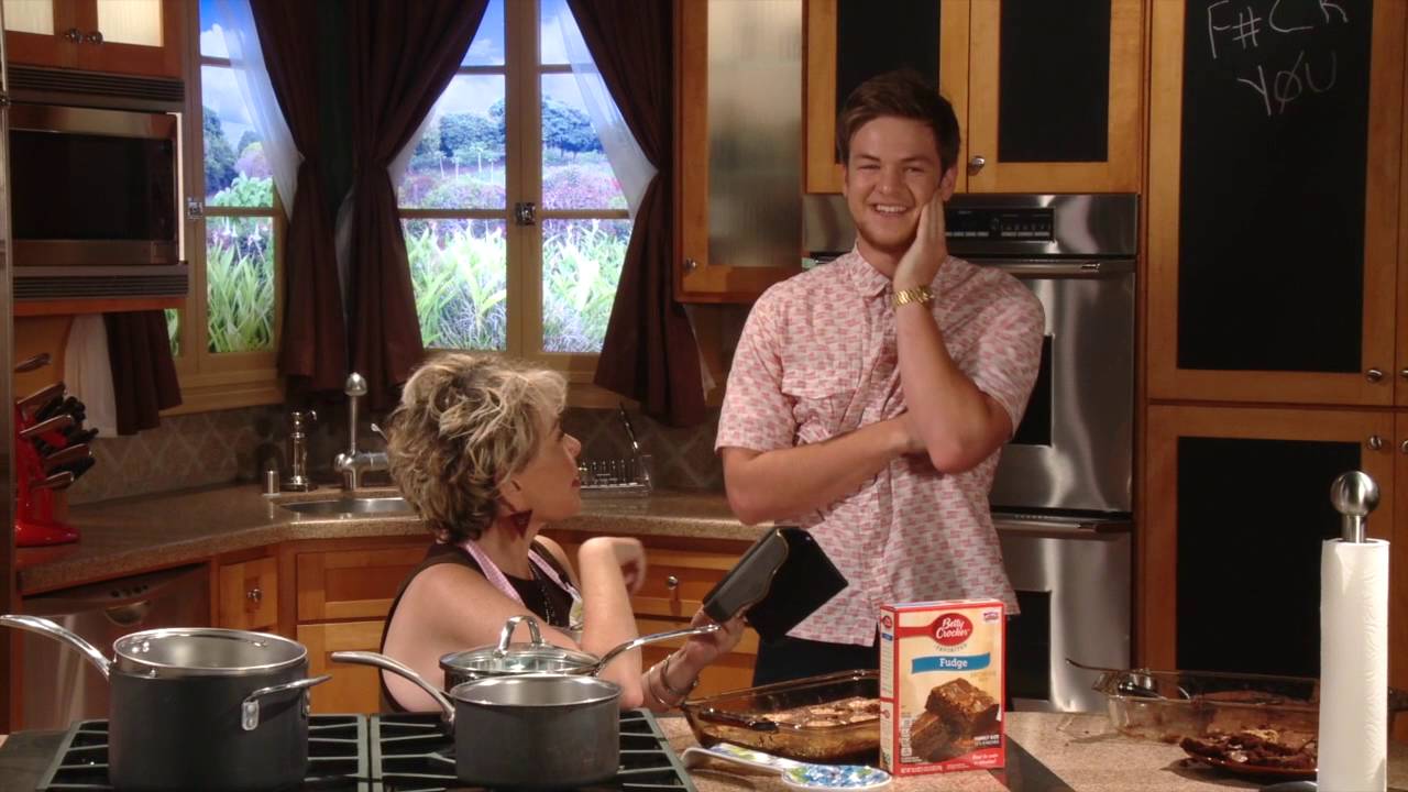 Roseanne Barr - Kannabis Kitchen W/ Roseanne: Behind The Scenes - YouTube
