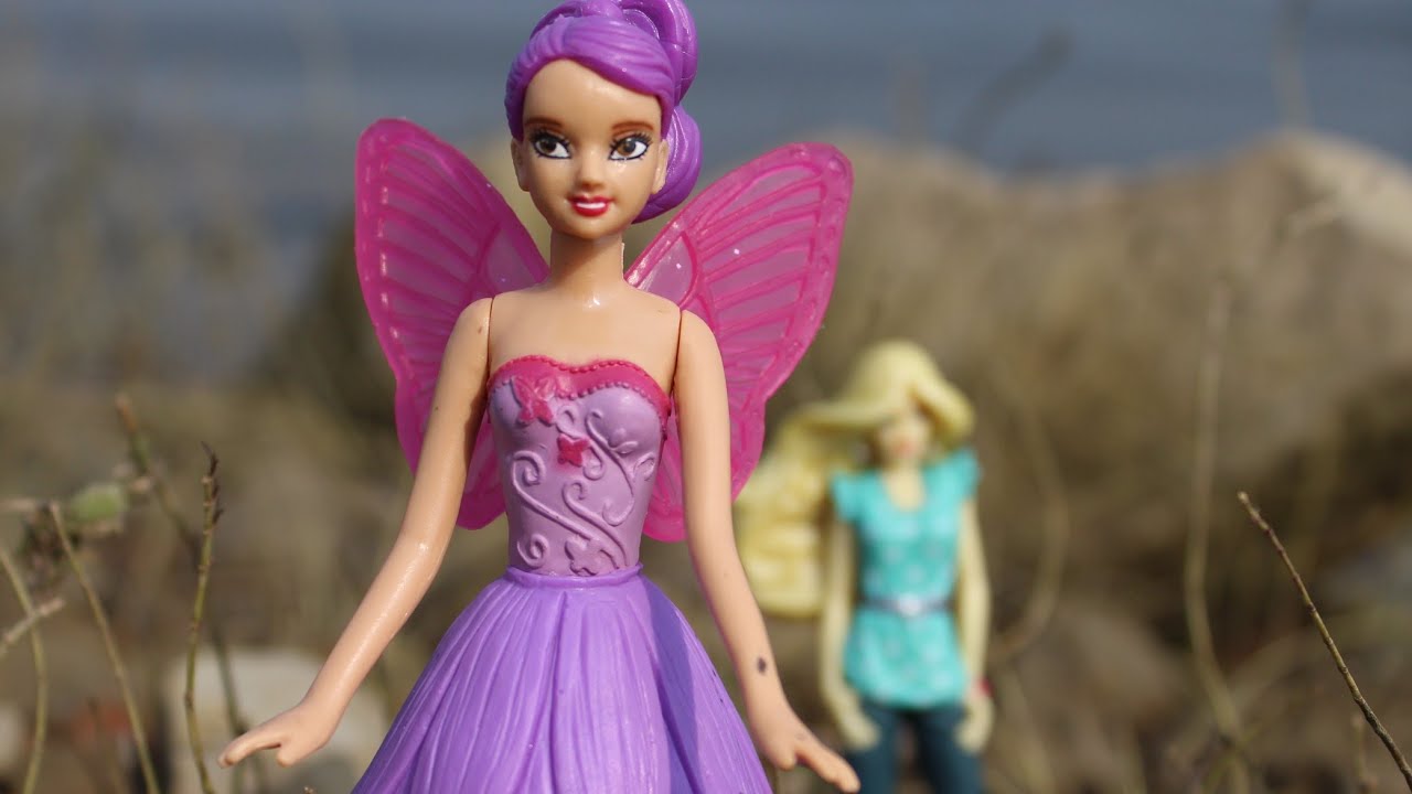 Barbie bermain dipinggir pantai | barbie zein toys terseret ombak - YouTube