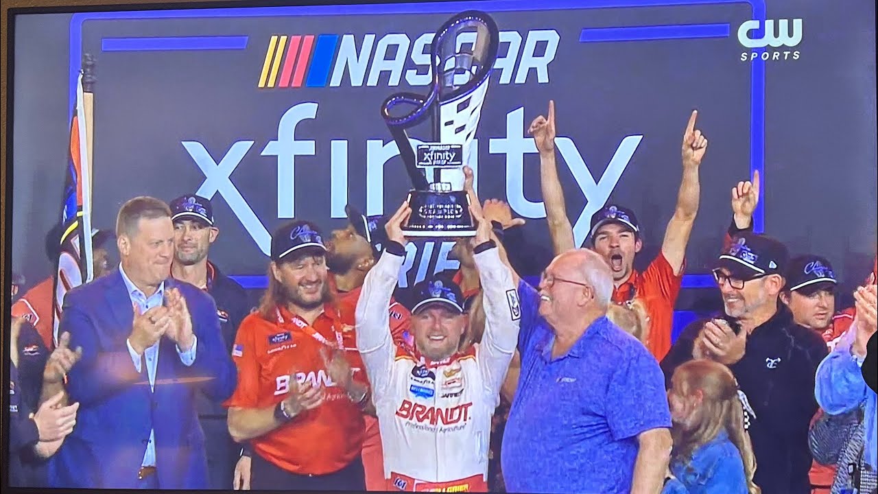 NASCAR Xfinity series championship finish - YouTube