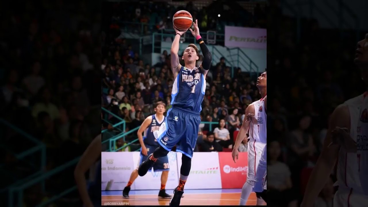 41 Gaya Daniel Wenas, pebasket yang disebut pacar baru Mikha Tambayong ...