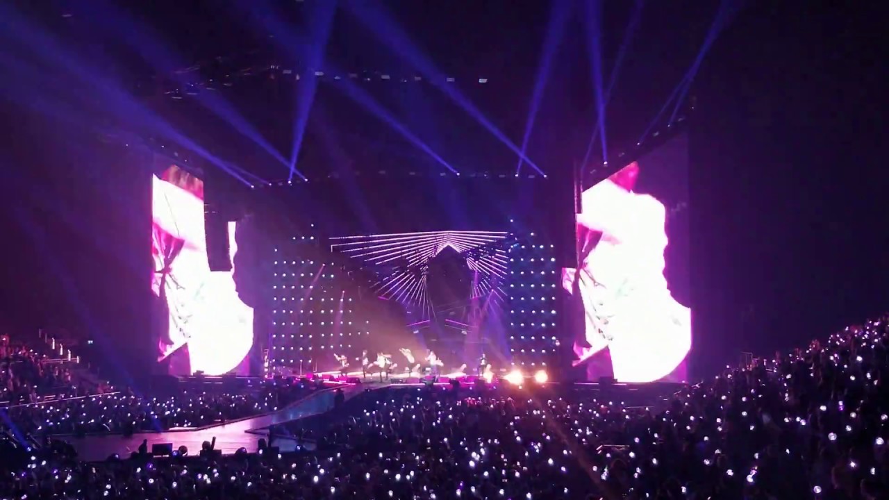181009 HD 4K Airplane pt. 2 clip BTS London Concert (방탄소년단) @ O2 arena ...