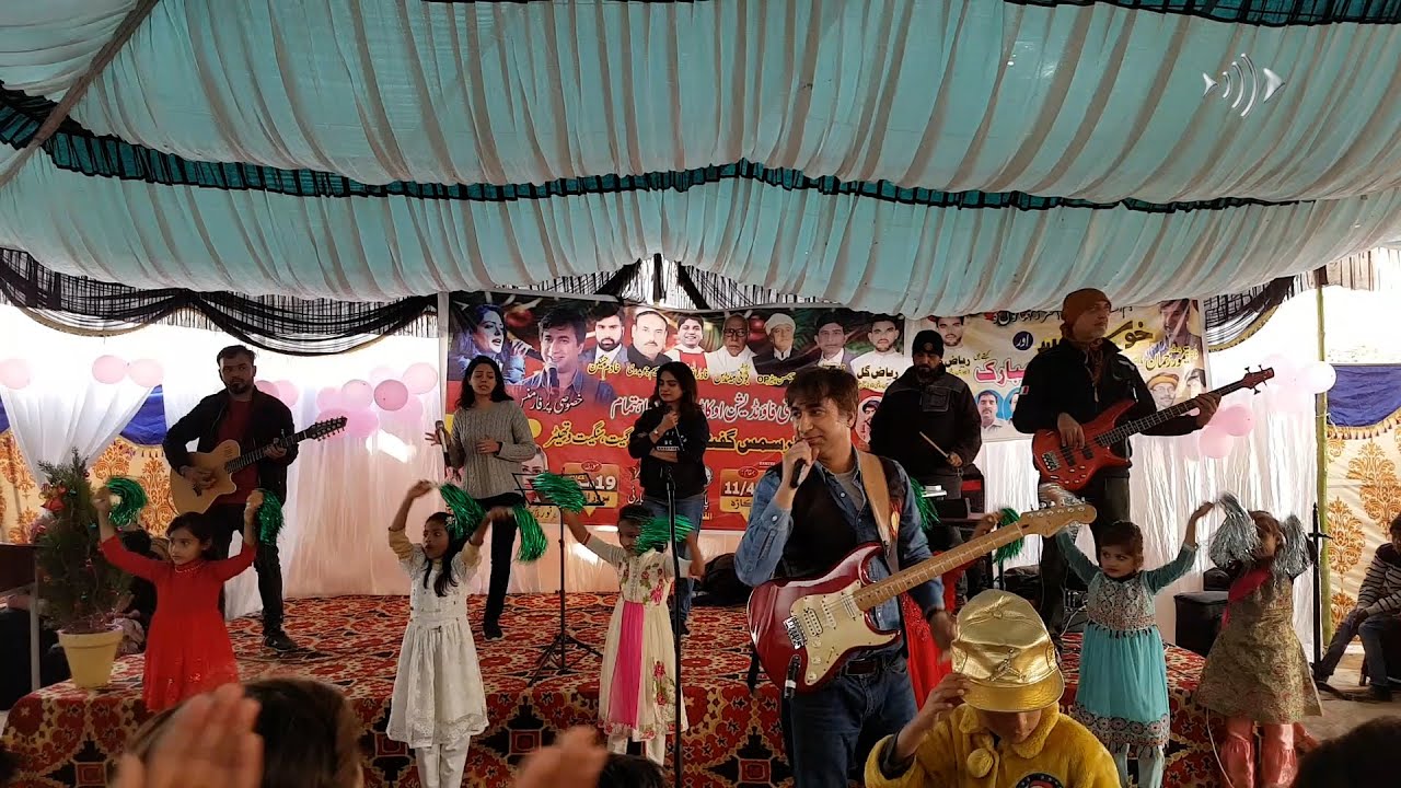 Pakistani rock band strikes note of harmony - YouTube