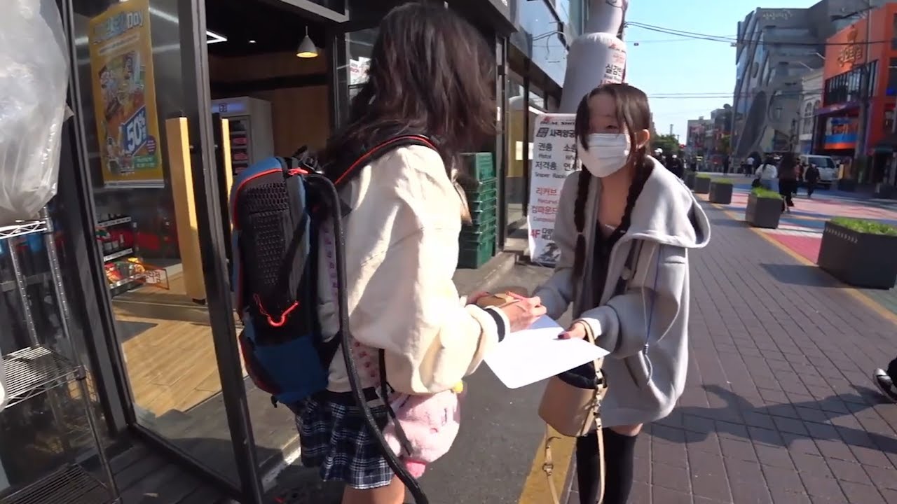 Emiru gets an IRL Dono - YouTube