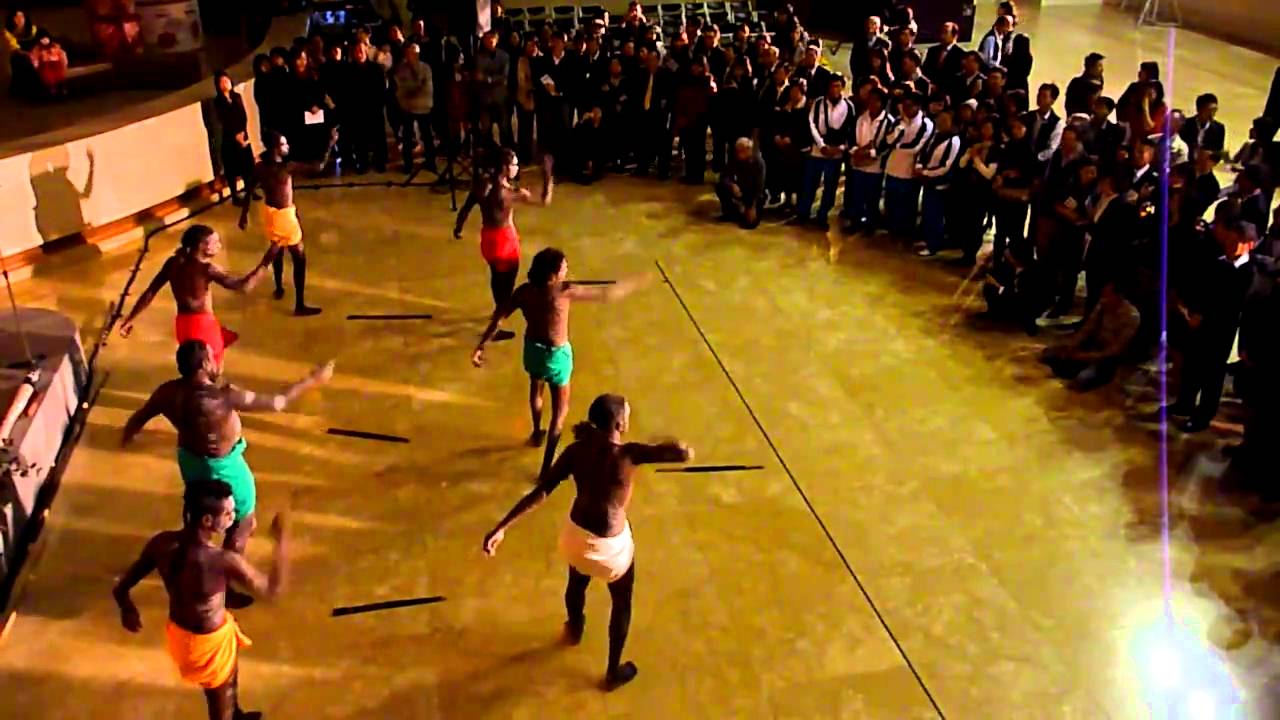 Chooky Dancers at the Kaohsiung Museum of Fine Arts - YouTube