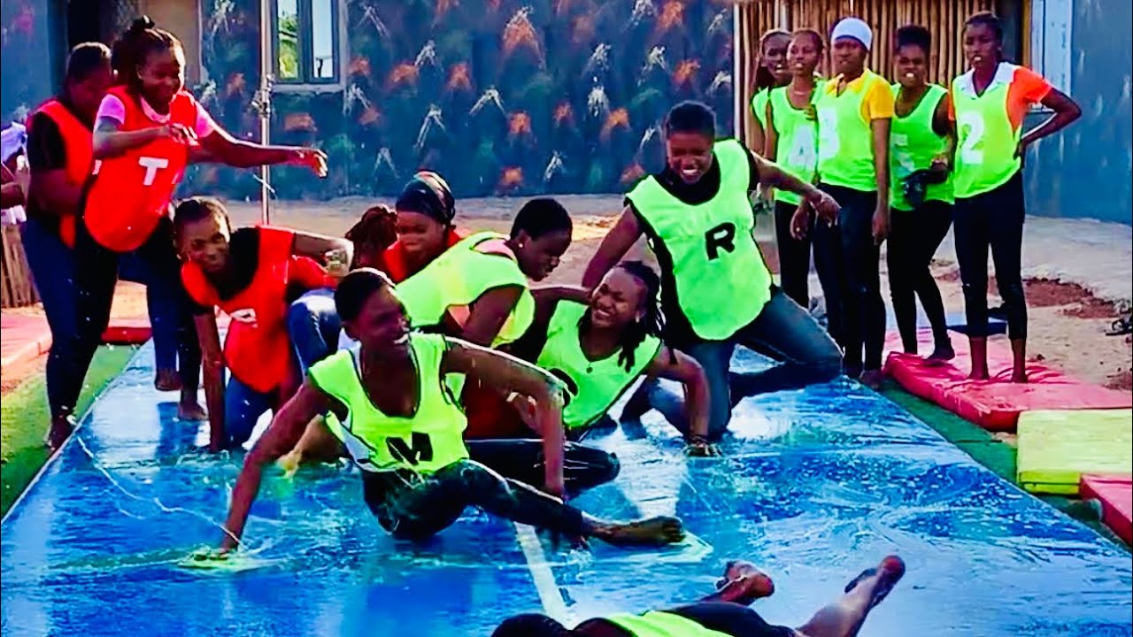 First Team To Arrange the Words Correctly Wins - Amazing Fatman Show ...