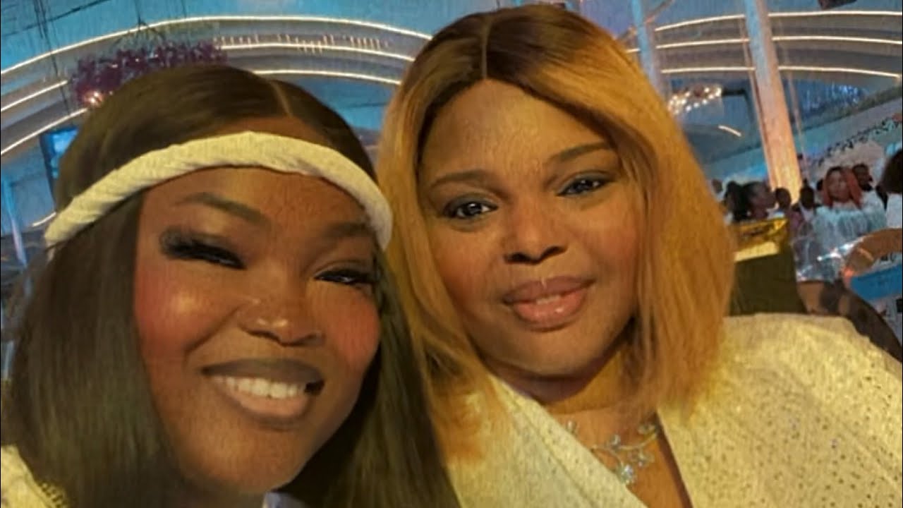 CHIKA AT PASTOR CHRIS’S THANKSGIVING - YouTube