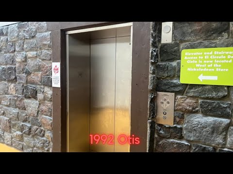 1992 Otis Hydraulic Elevator @ Nickelodeon Universe - Mall of America - Bloomington, MN - YouTube