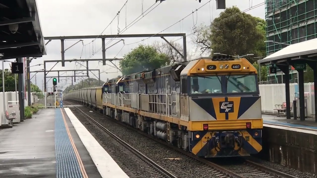 Passenger & Freight Trains at Bulli & Corrimal - YouTube