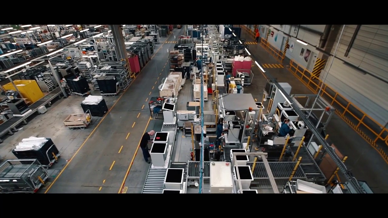 РОБІТНИК НА ЗАВОД ELECTROLUX - YouTube