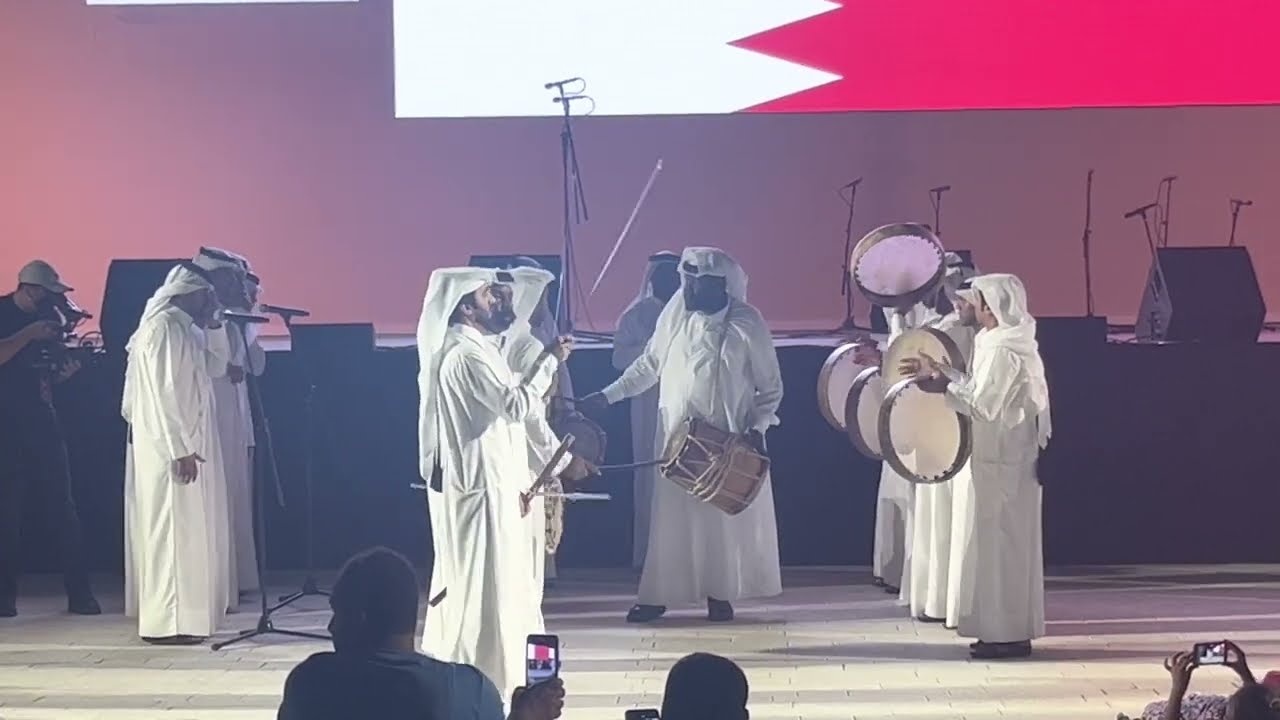 Sword dance/Ardha Qatar - YouTube