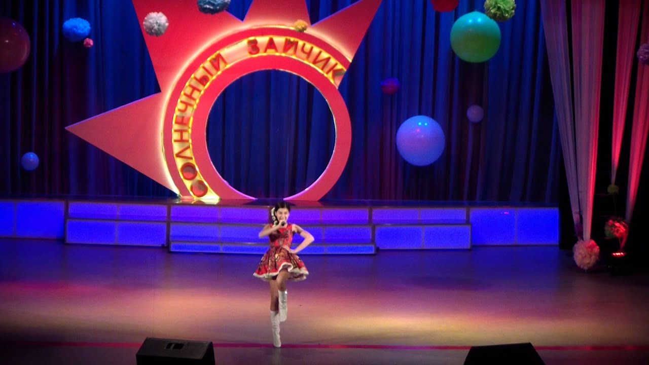 Hora din Moldova - Emily Istrate - YouTube