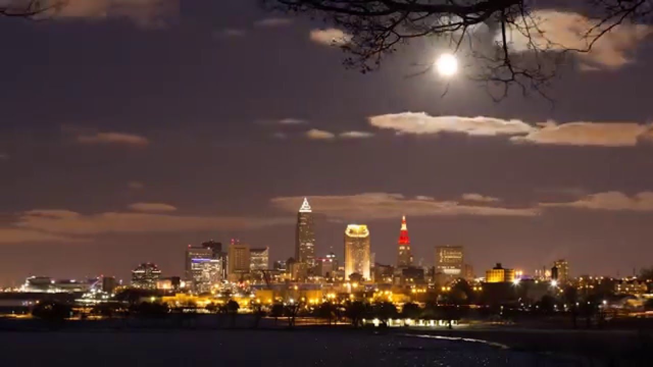 Timelapse Moon Rise over Cleveland, Ohio, USA - YouTube