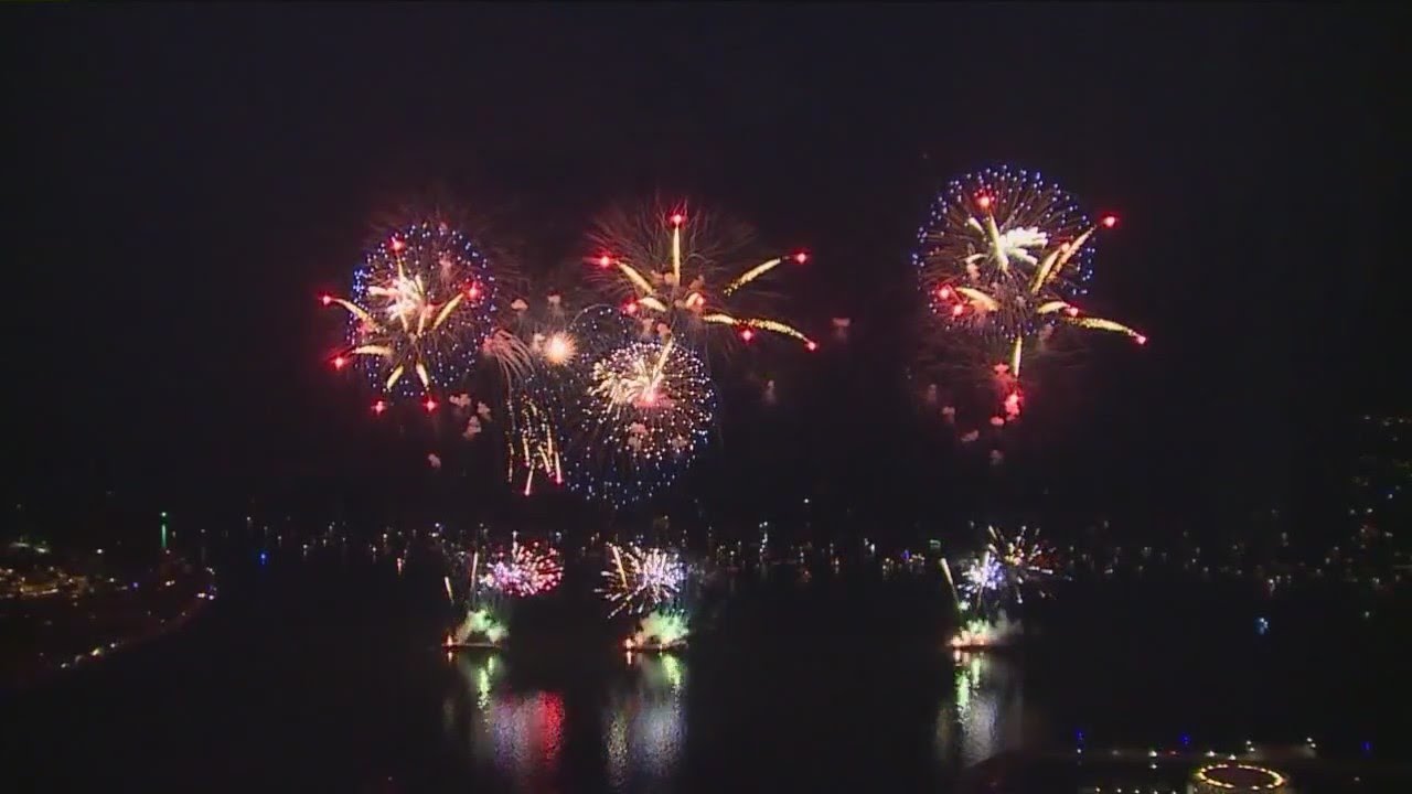 Chicago's Navy Pier voted best fireworks in America - YouTube