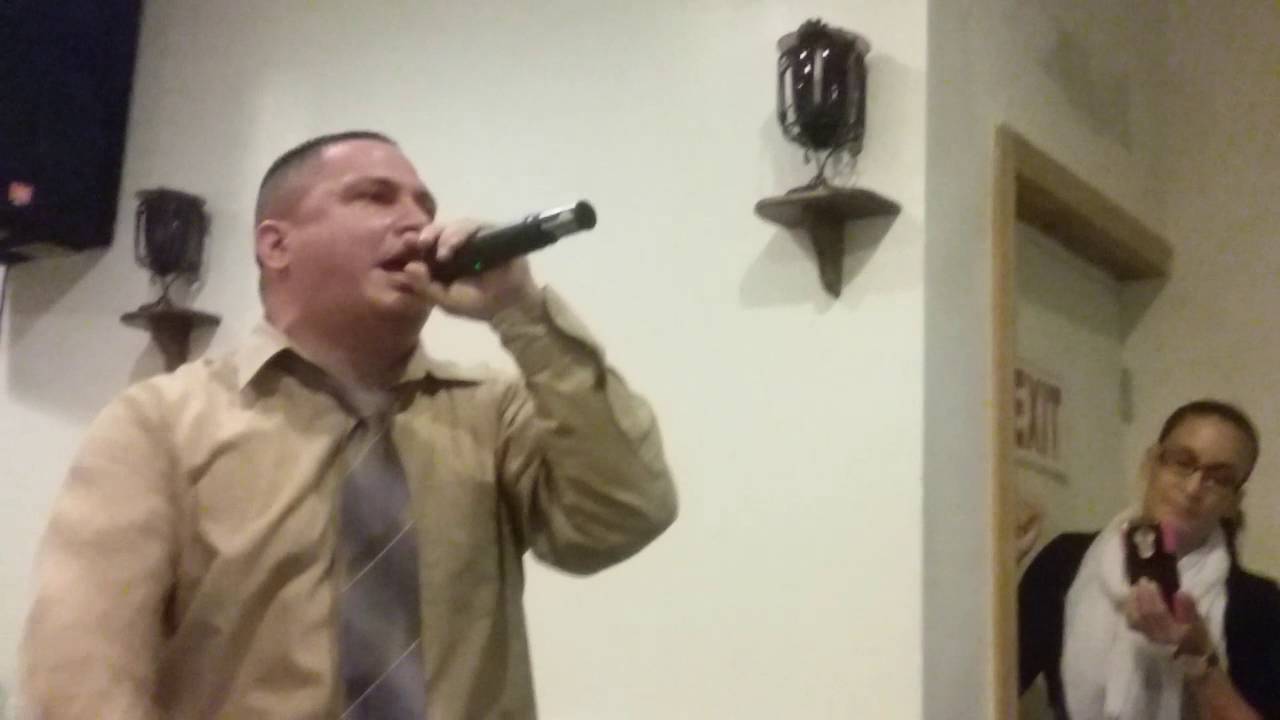 Roger Arroyo predica bajo el tema dos son mejor que uno(2) - YouTube