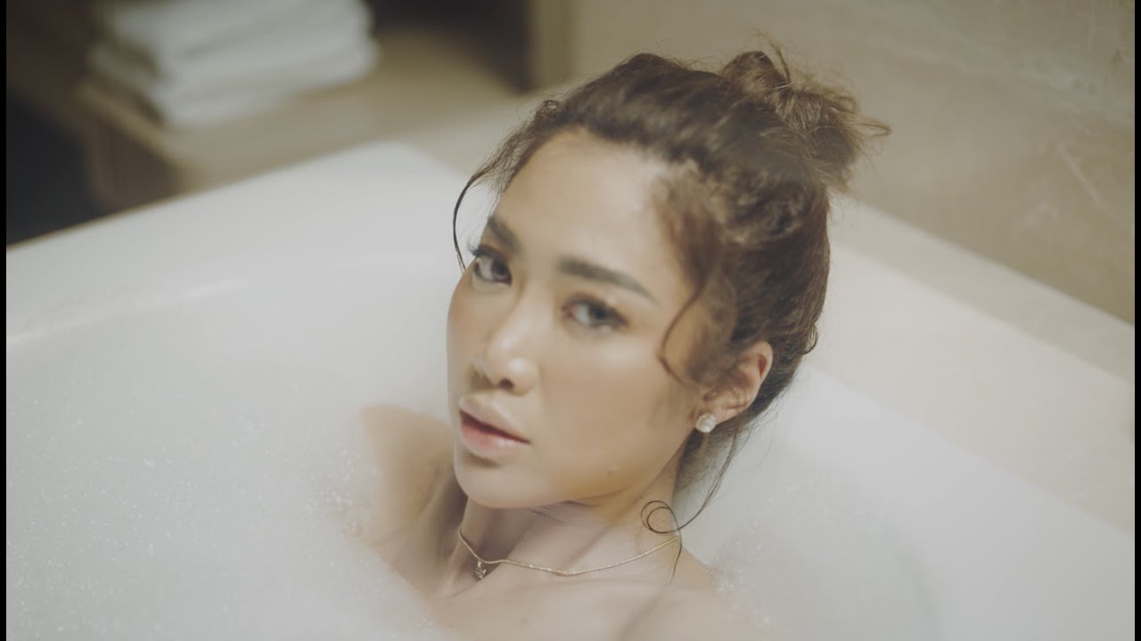 Vierratale - Ghosting (Official Music Video) - YouTube