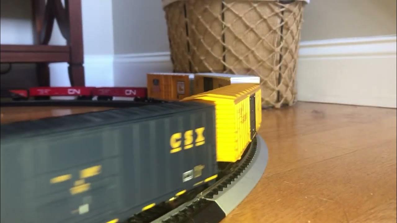 Csx 3194 leads a pretty long HO scale train - YouTube