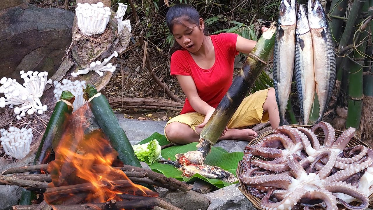 Sea fish burnt tasty in Bamboo, Octopus arm spicy cooking and Shrimp ...