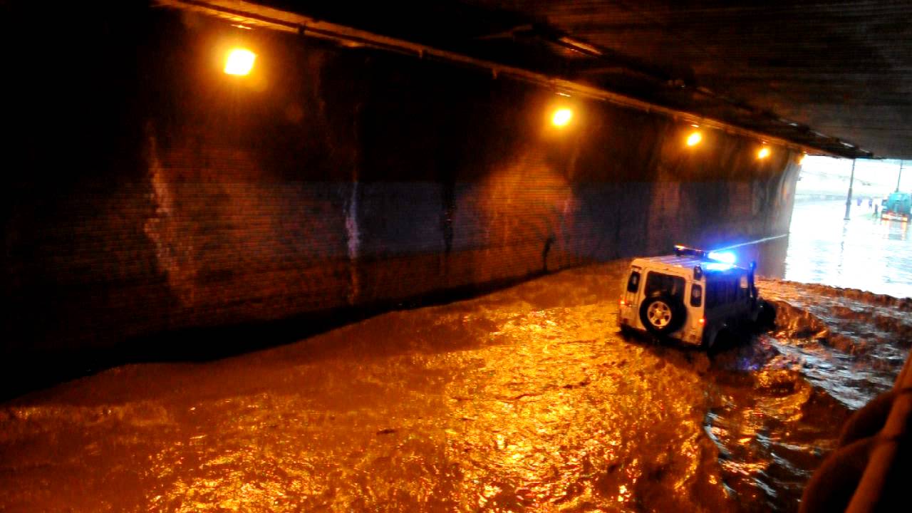 Inundatie Resita - 24.05.2011 - YouTube