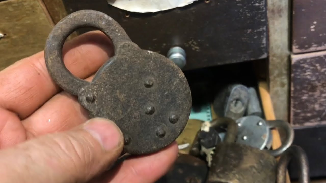old VINTAGE LOCKS “old school security” - YouTube