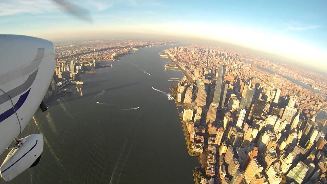 Flight over Manhattan on the Cessna 172-short - YouTube