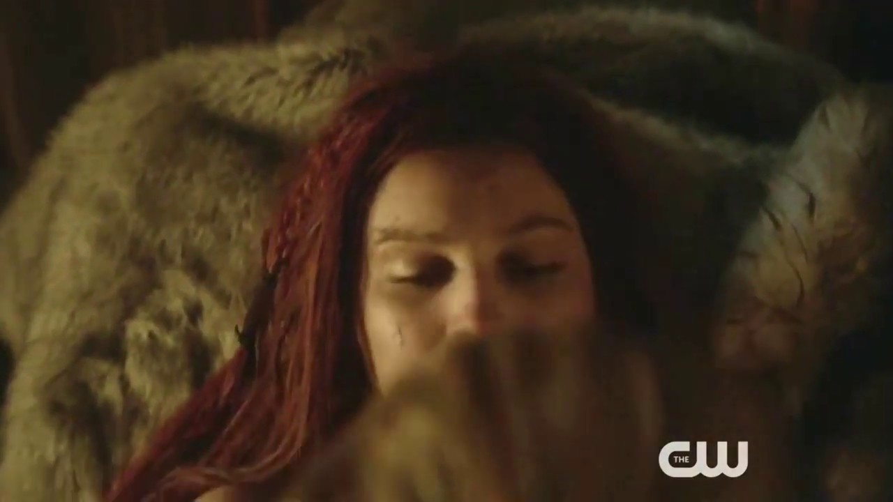 Clarke & Niylah The 100's Hottest Couple - YouTube