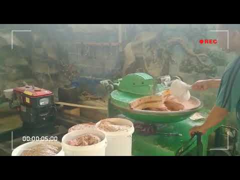 Proses Produksi Pentol Bakso Oye - YouTube
