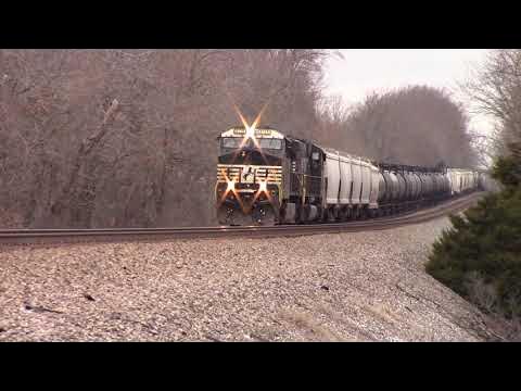 Trainspotting: NS #4118 with K5HL horn leads a NS manifest through Gradison, KY - YouTube