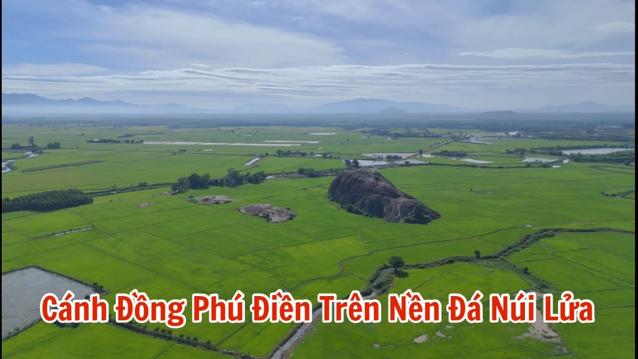 Núi đá Voi và cánh đồng Ruộng lúa trên nền đá núi lửa ở Phú Điền - Tân Phú Đồng Nai - YouTube