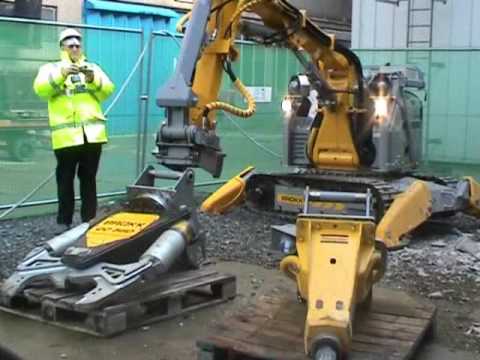 Робот Brokk 330 c системой cмены навесного оборудования без участия ...