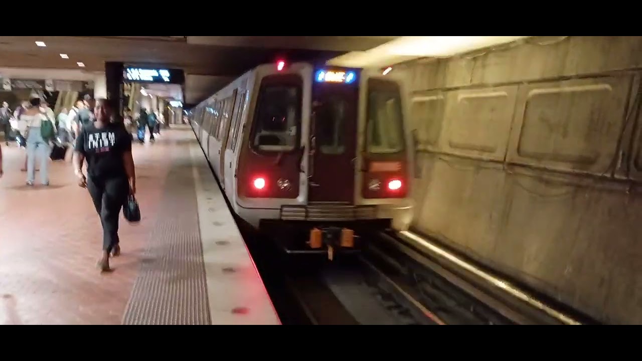 6000 Series #6173/#6045 leaving Metro Center - YouTube