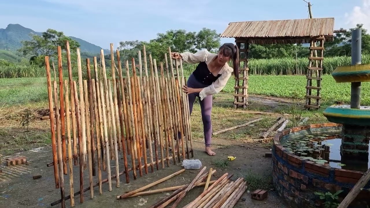 Build Farm: Single mother roofed the farm gate and fence - YouTube