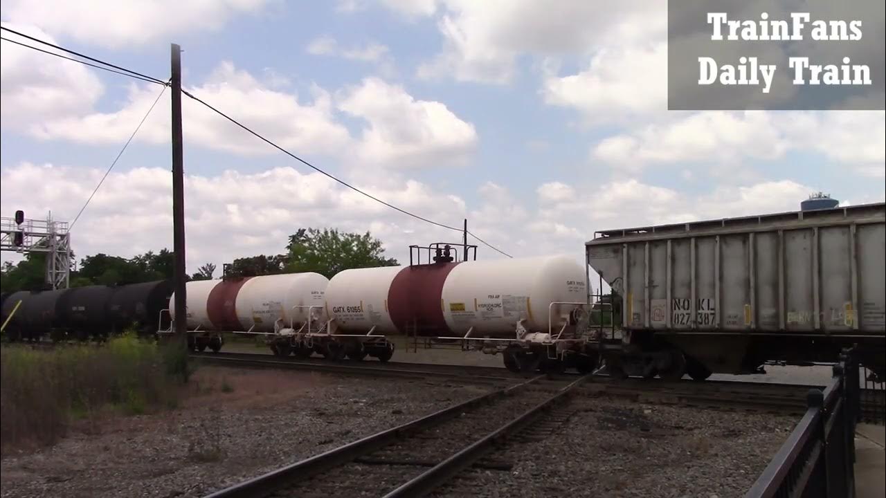 Manifest Train BNSF 8415 & BNSF 9166 Locomotives In Durand Michigan - YouTube