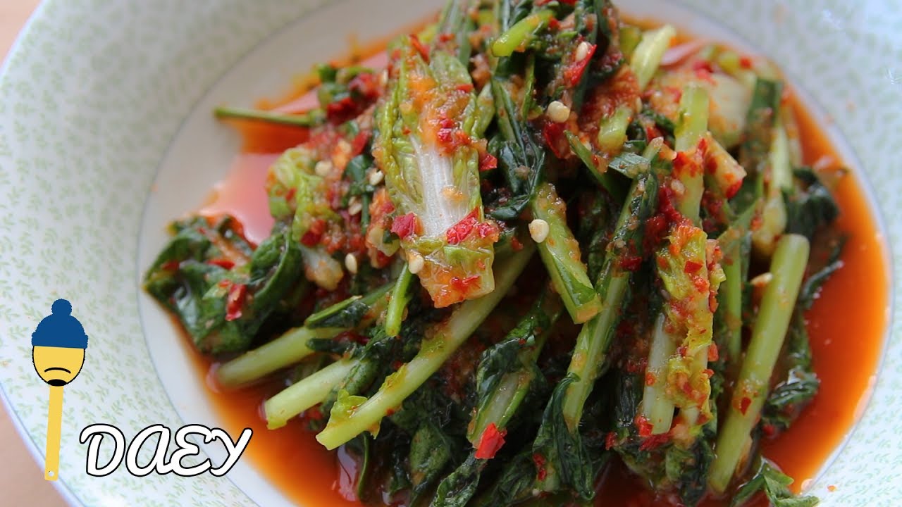 My Mum's Awesome Yeolmu Kimchi 엄마의 손맛이 담긴 열무김치 만들기 - YouTube