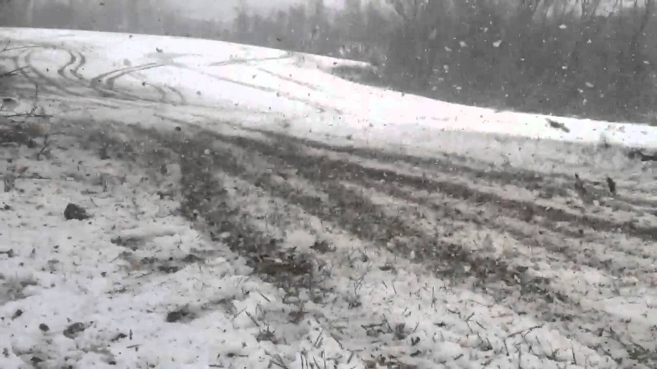 Yamaha banshee in the snow - YouTube