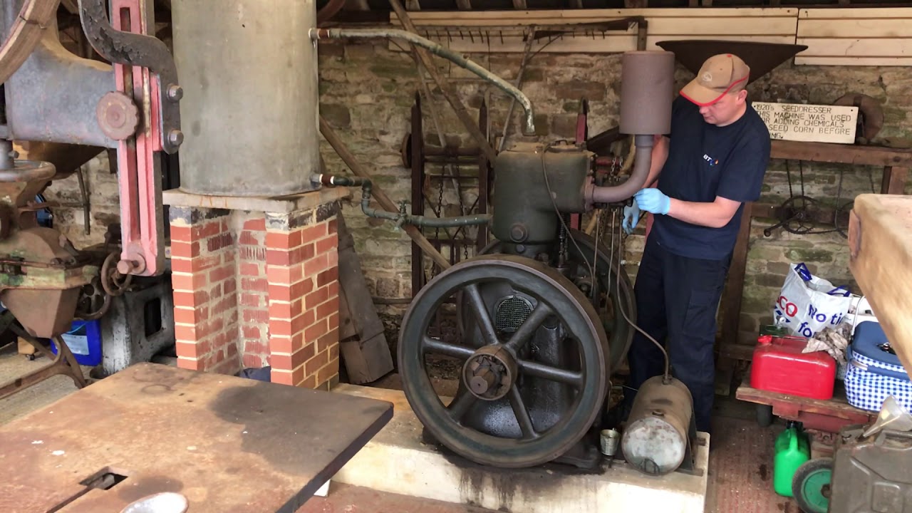 Starting an old lister R engine - YouTube