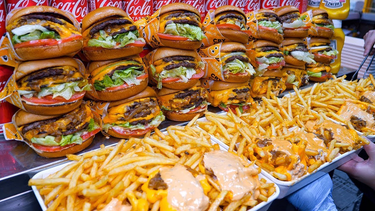 7,000 burgers sold out every day in 10 stores! cheeseburger mass ...