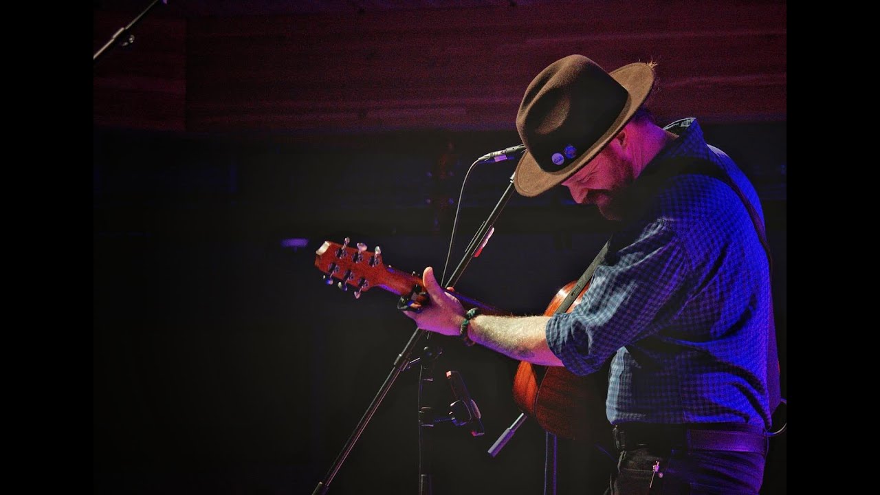 Dan Tait - Heavenly Song at Crown & Thieves, West Kelowna - YouTube