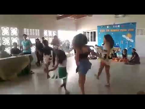 Minha neta ariele dança na escola