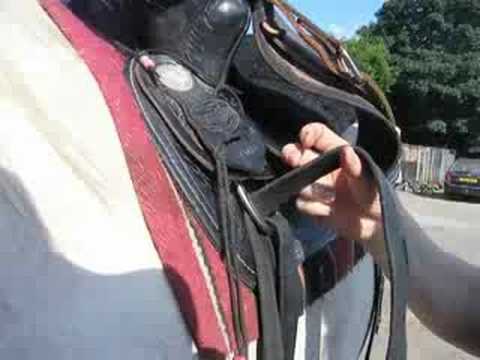Western Riding - Tying the Cinch - YouTube