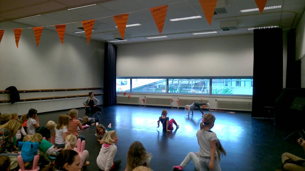 Kinderdans 6-8 jaar in de Balletzaal tijdens de Open Dag - YouTube