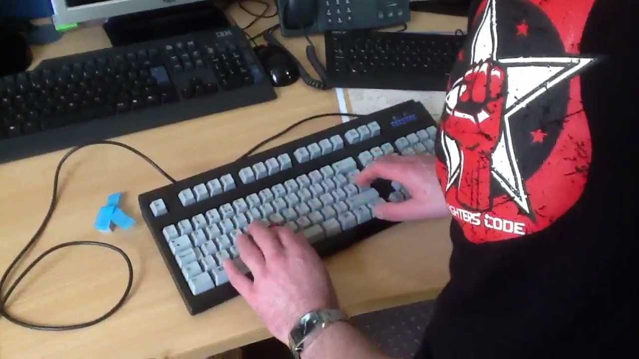 Unboxing of Unicomp IBM PC model M style click keyboard /unwrapping ...